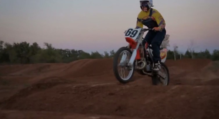 Ronnie Mac: Don't Never Give Up - Transmoto