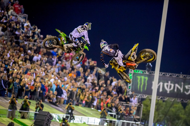 Ryan Villopoto VS James Stewart at 2013 Monster Energy Cup Moto 2