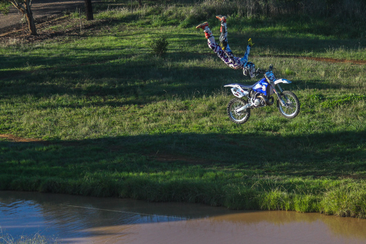 The Truman Carroll Show: Teaser - Transmoto