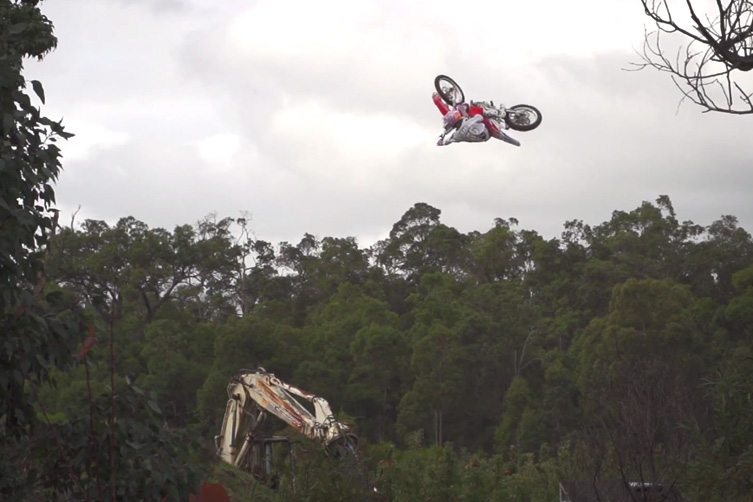 Video: Josh Sheehan & Brett Cue - Transmoto