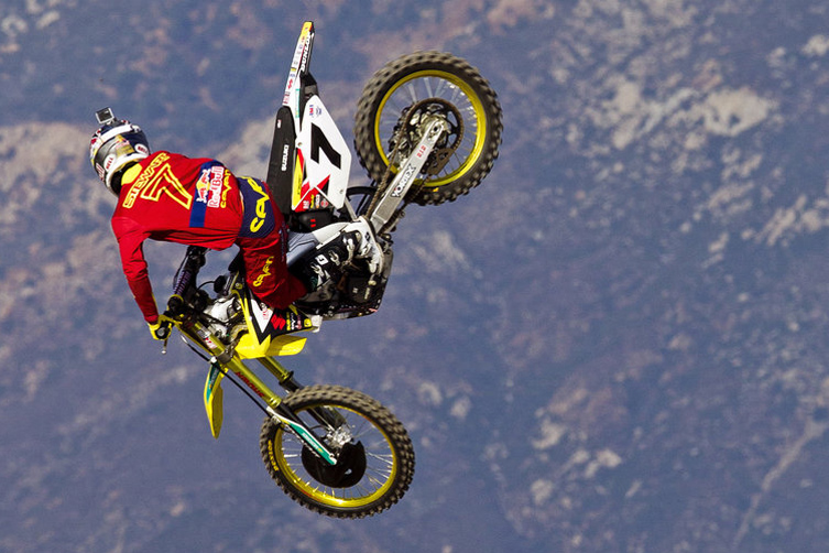 JS7 wins Red Bull Straight Rhythm - Transmoto