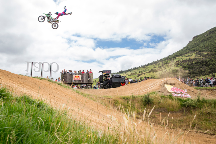 Video: 2016 New Zealand Farm Jam - Transmoto