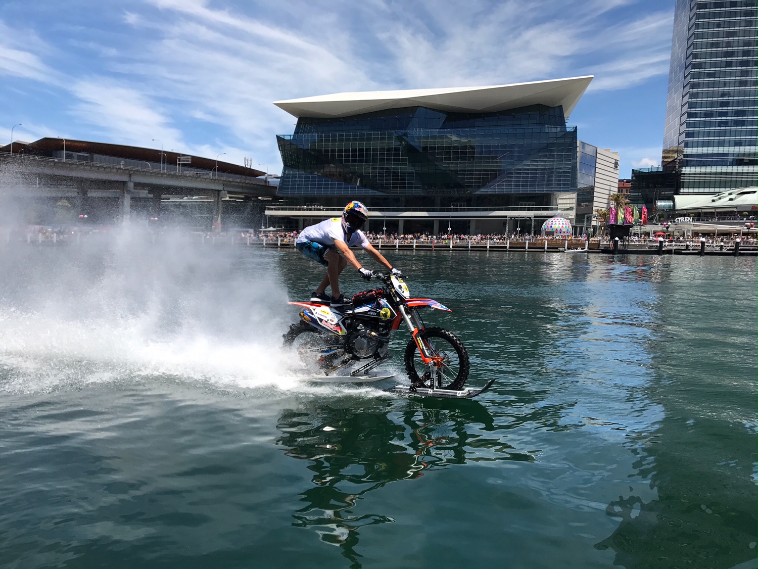 Robbie Maddison's Waterbike - Transmoto