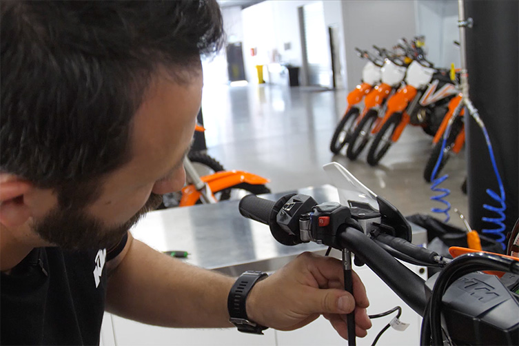 🎥 Fitting a KTM Map Selector Switch - Transmoto