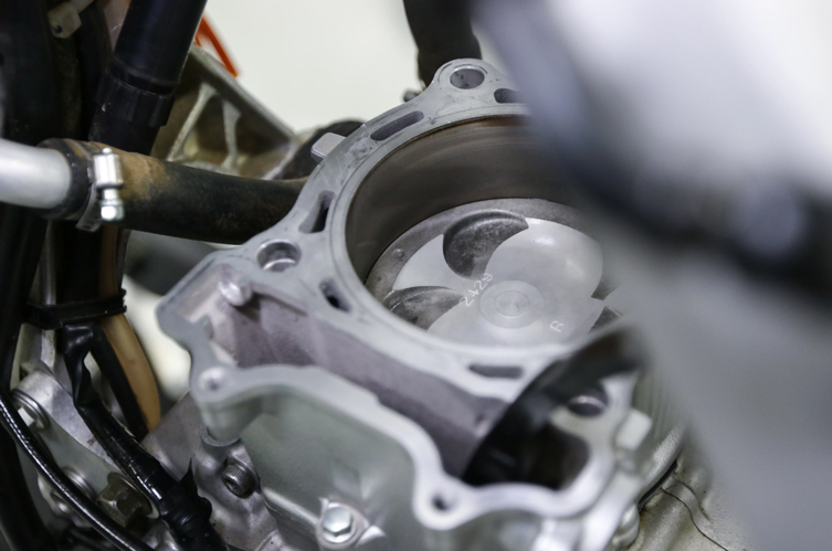 How-To: Replace a 4-Stroke Piston - Transmoto