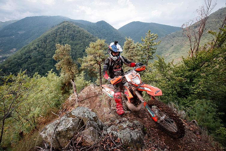 Racing To Become World Champion - Transmoto