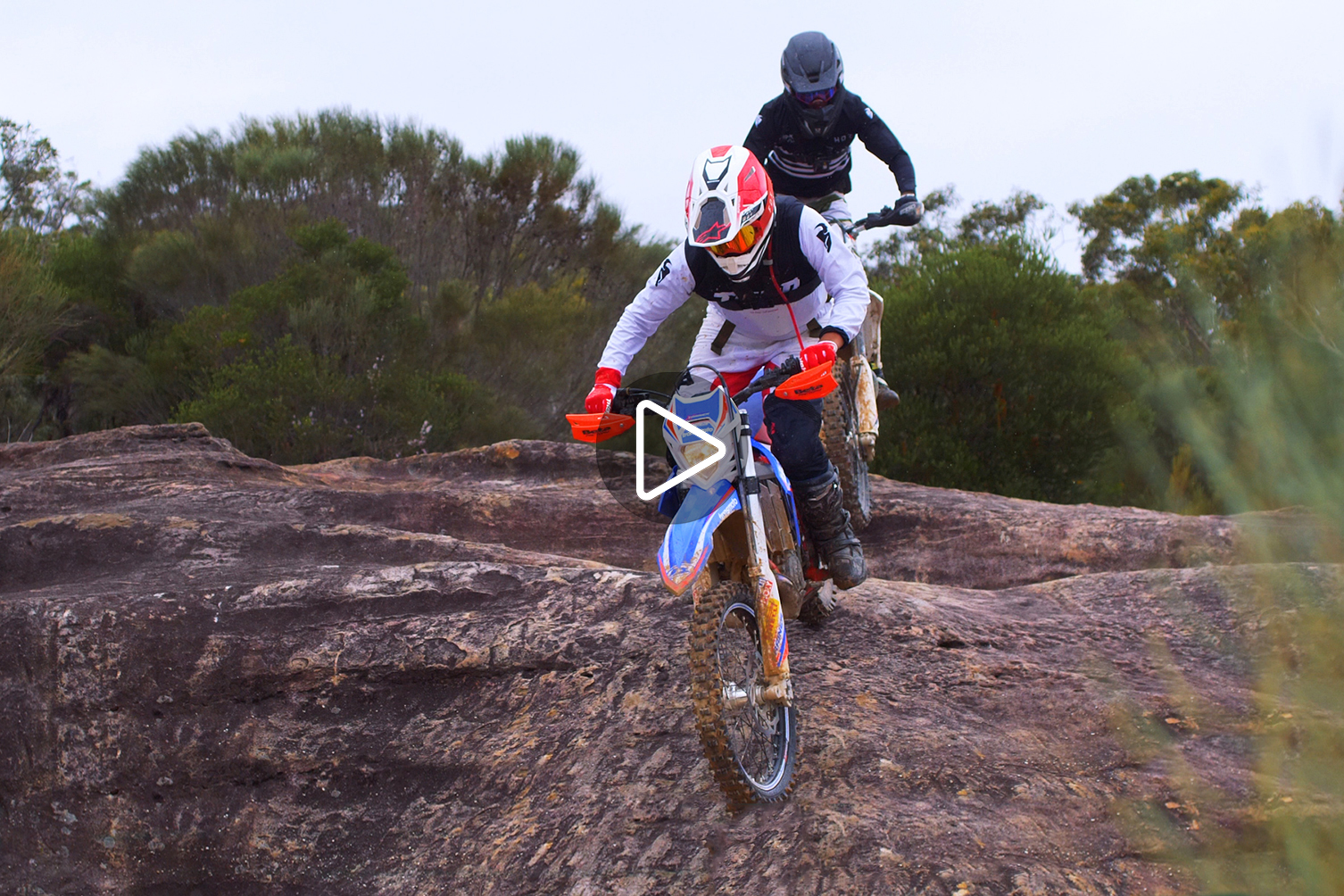 Tested: 2020 Beta X-Trainer 300 vs. RR300 - Transmoto
