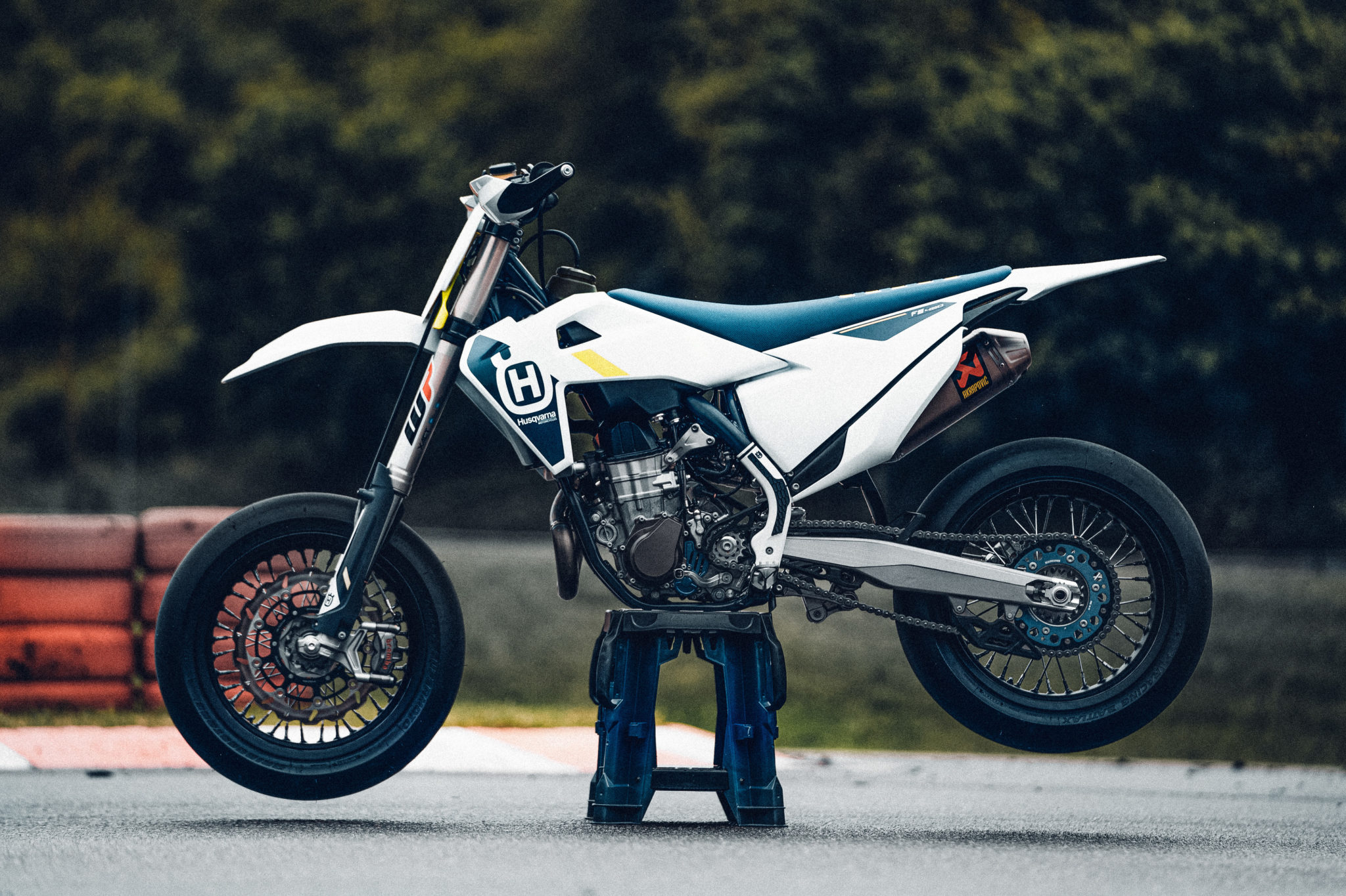 FIRST LOOK: 2022 HUSKY SUPERMOTO - Transmoto