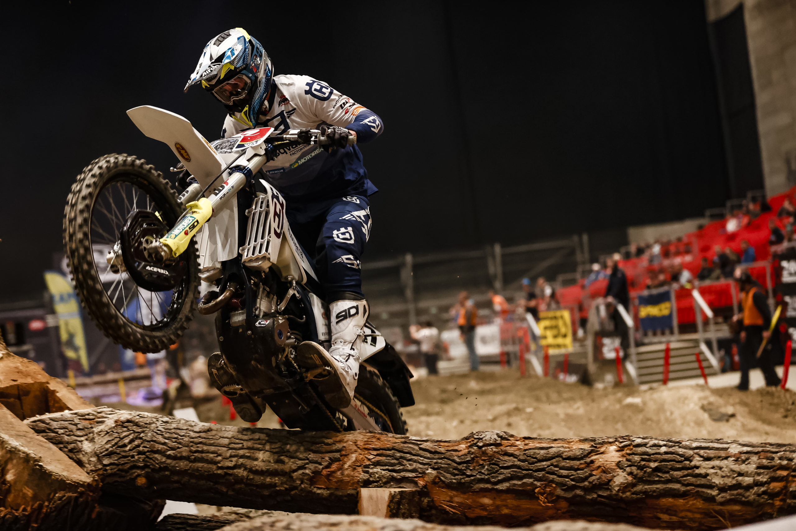 BILLY BOLT DOMINATES SUPERENDURO - Transmoto