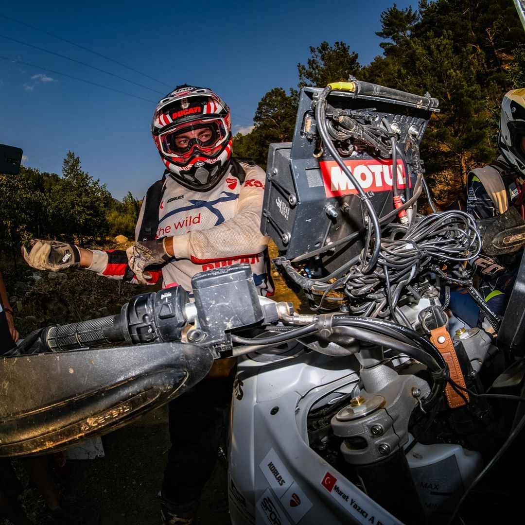 PUTTING THE DESERTX TO THE ULTIMATE TEST - Transmoto