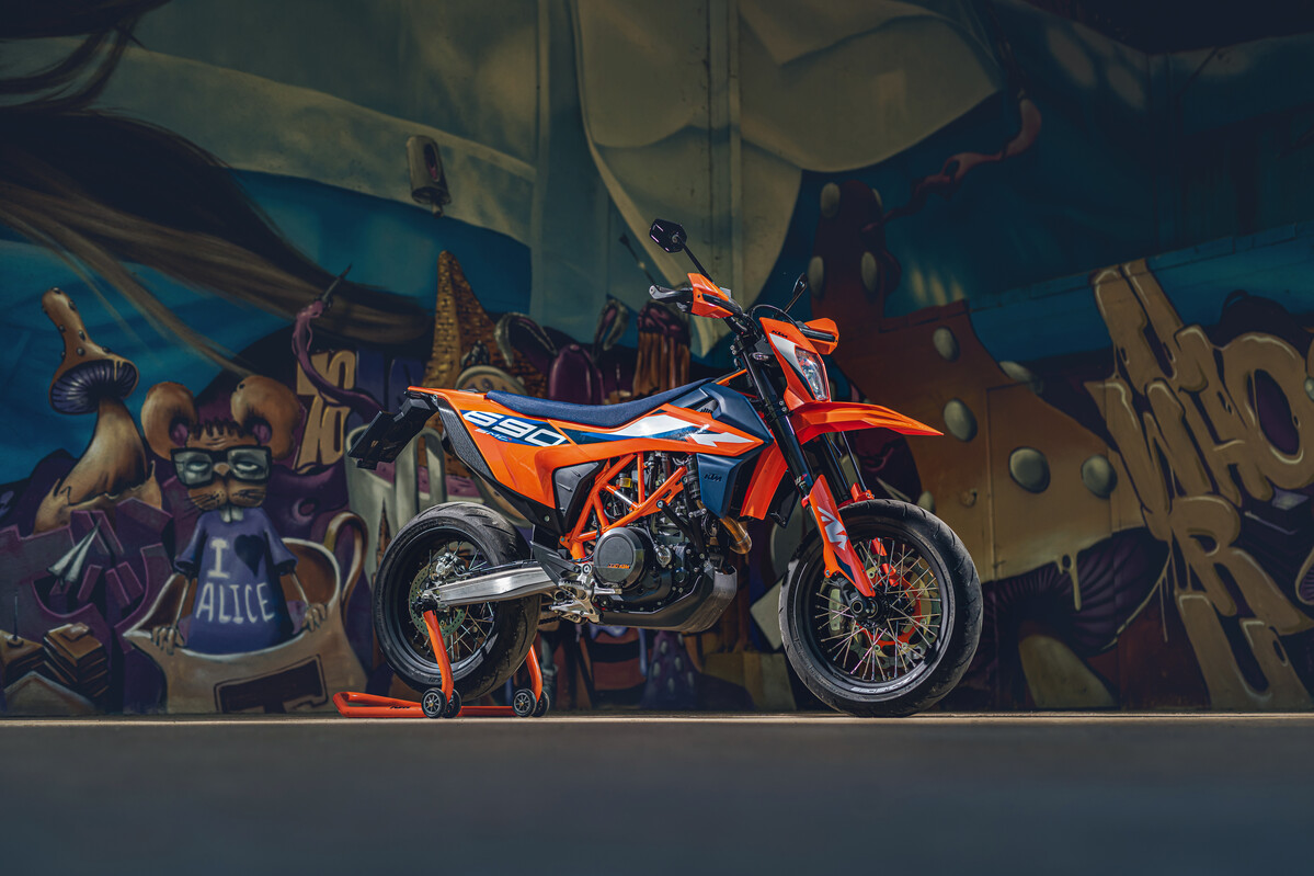 First Look: KTM’s 2023 LC4/690 Models - Transmoto