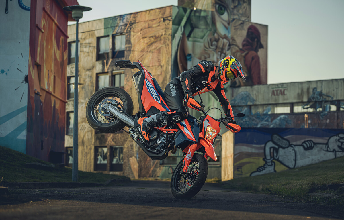 First Look: KTM’s 2023 LC4/690 Models - Transmoto