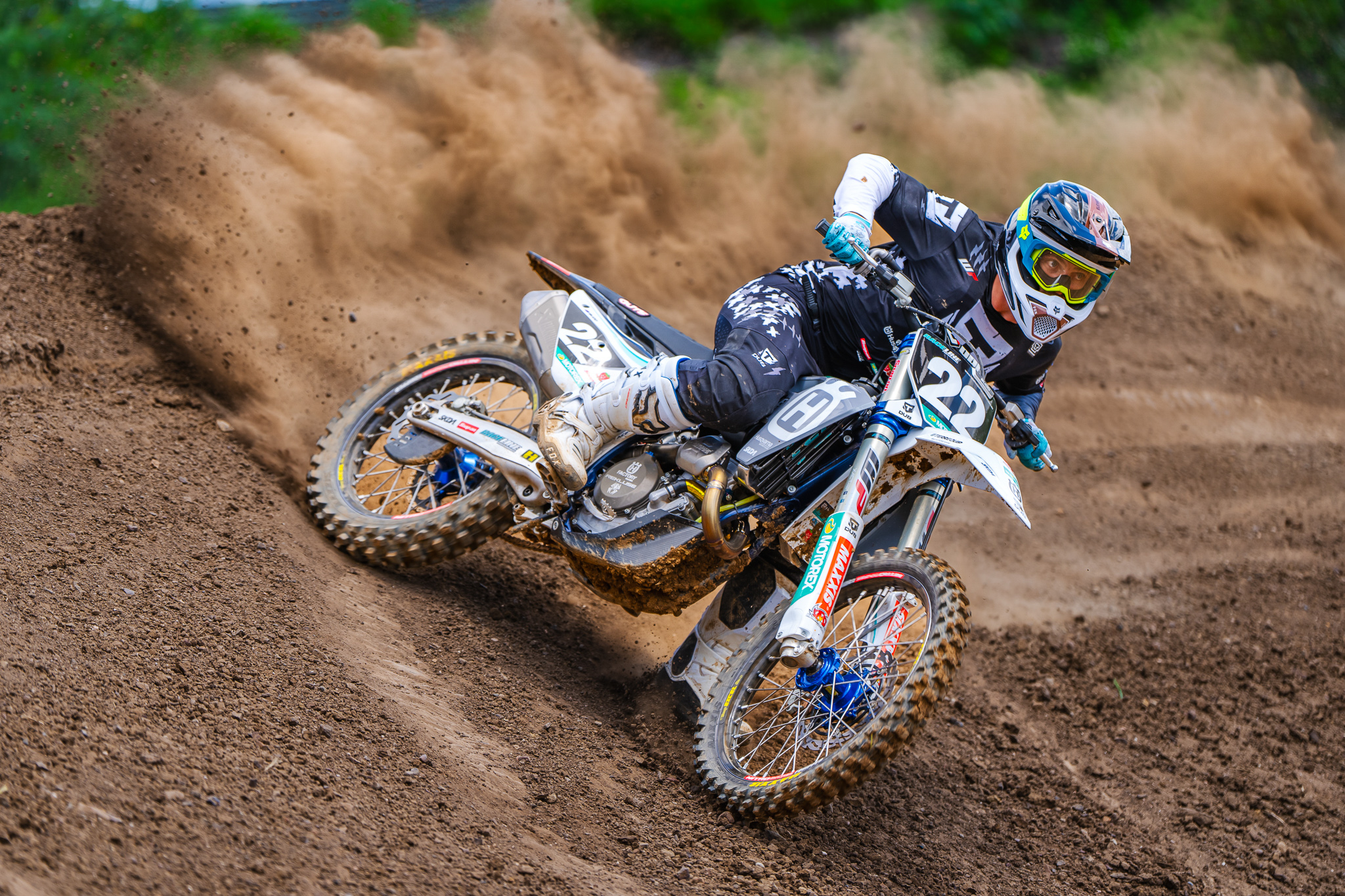 BUDD JOINS WATERS & MATHER ON HUSKY - Transmoto