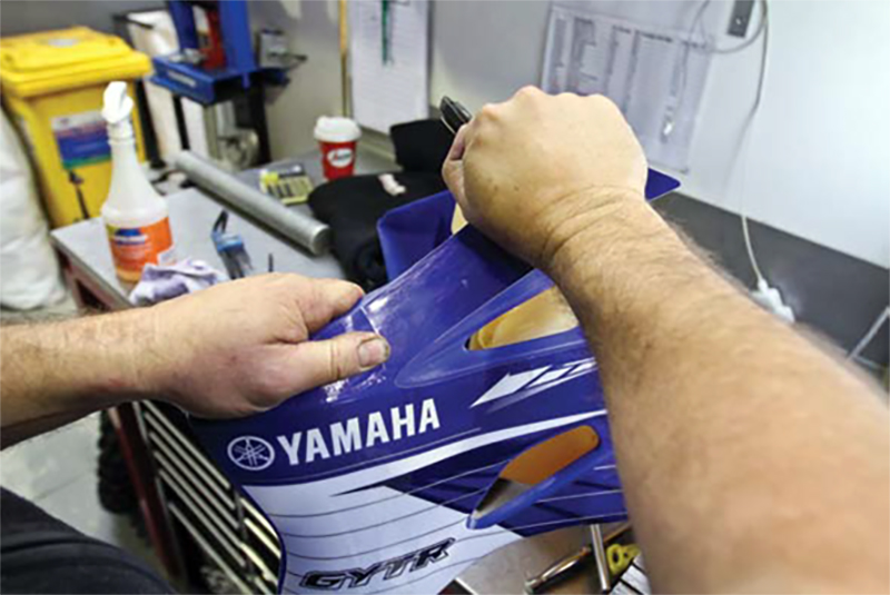 HOW-TO: REPLACE YOUR GRAPHICS – PROPERLY! - Transmoto