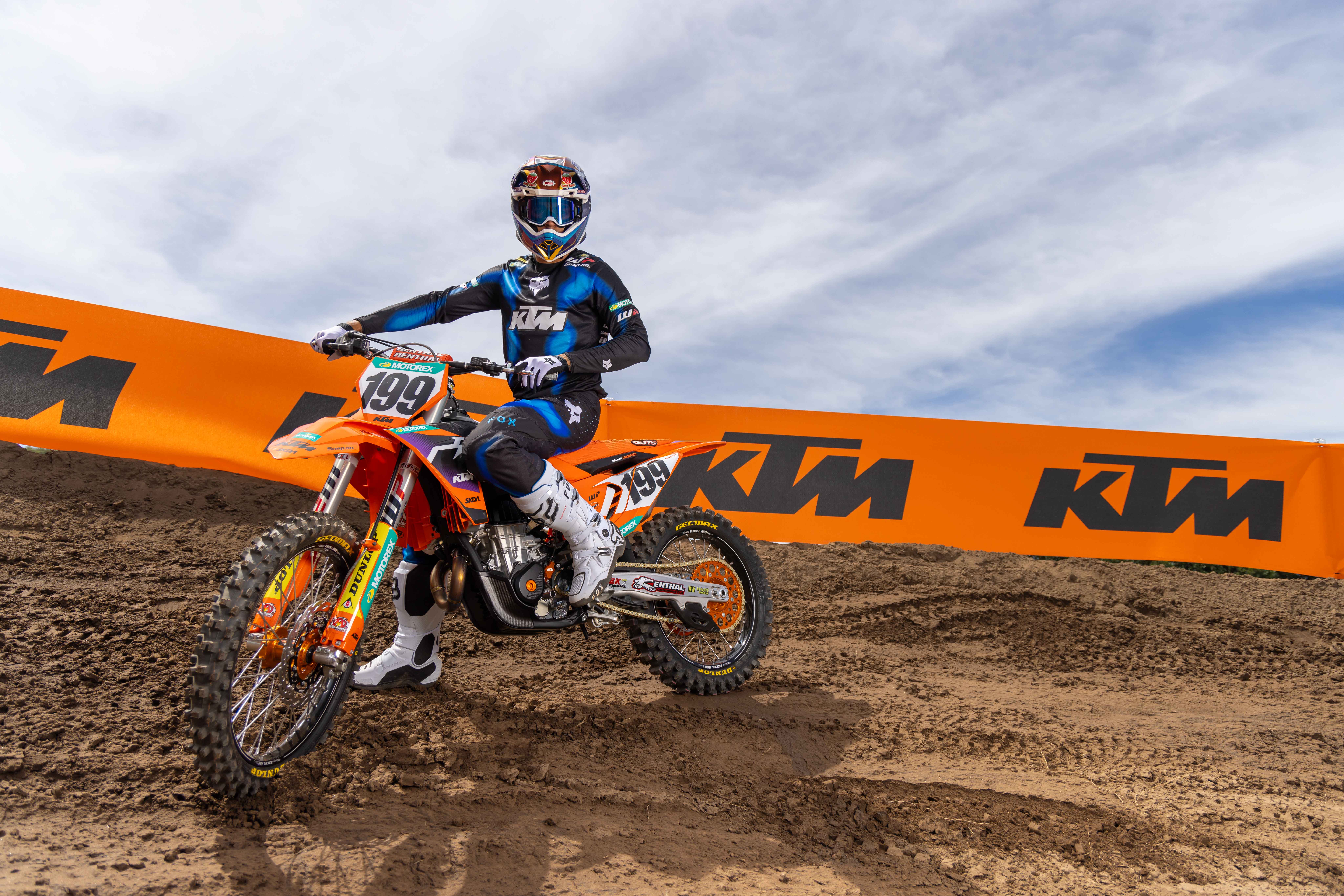 VIDEO: 2024 KTM RACING TEAM - Transmoto