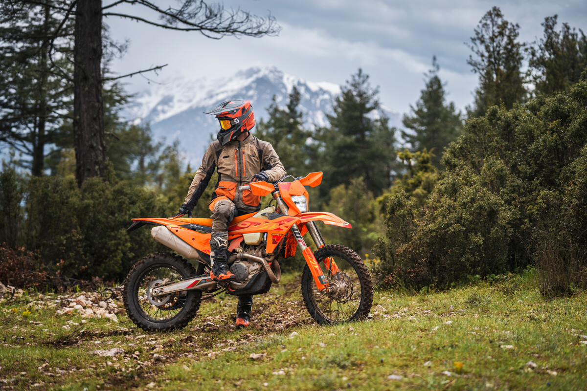 FIRST LOOK: 2025 KTM SIX DAYS RANGE - Transmoto