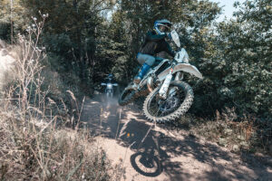 FIRST LOOK: 2025 HUSQVARNA TE300 PRO - Transmoto