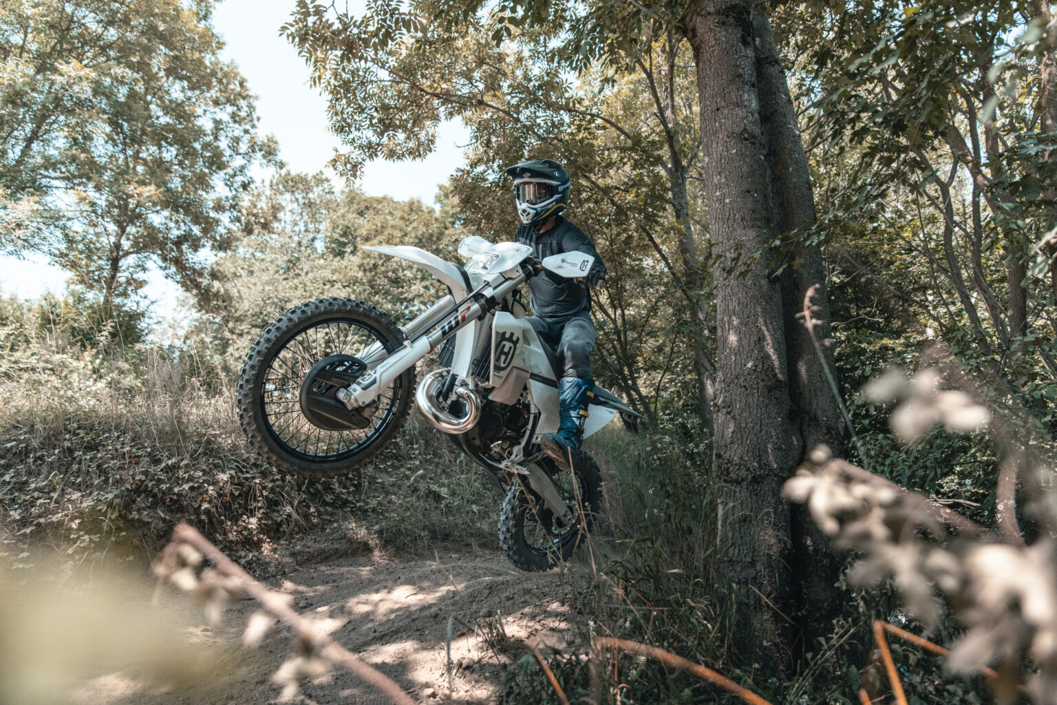 FIRST LOOK: 2025 HUSQVARNA TE300 PRO - Transmoto