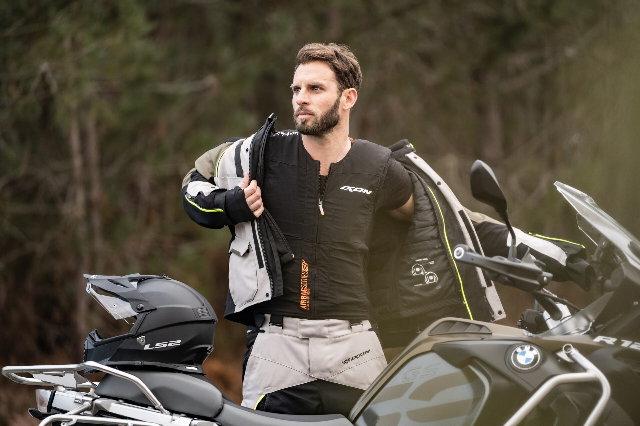 Product Spotlight: Ixon IX-Airbag U03 - Transmoto