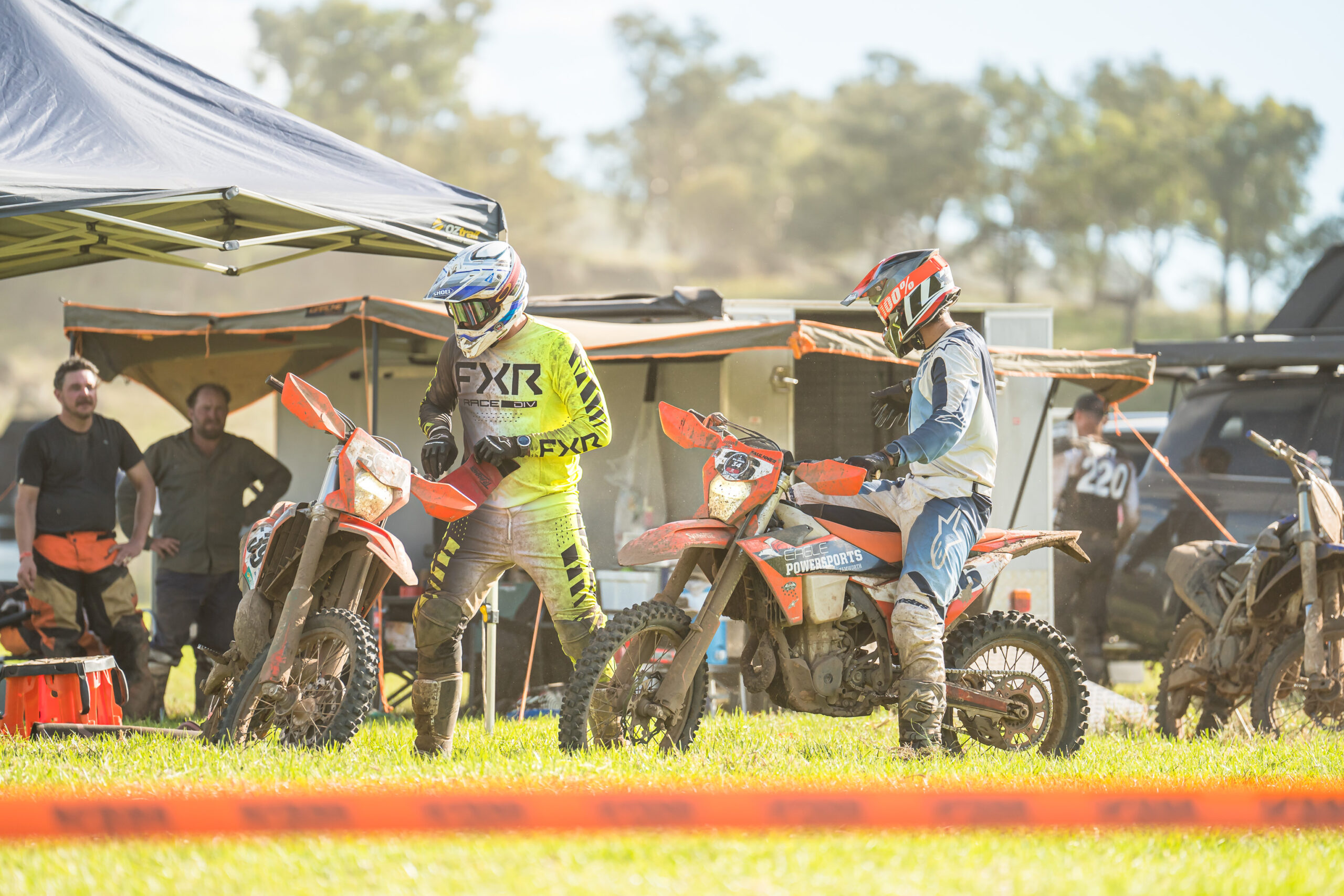 Why Racing In A Team Is The Go!... - Transmoto