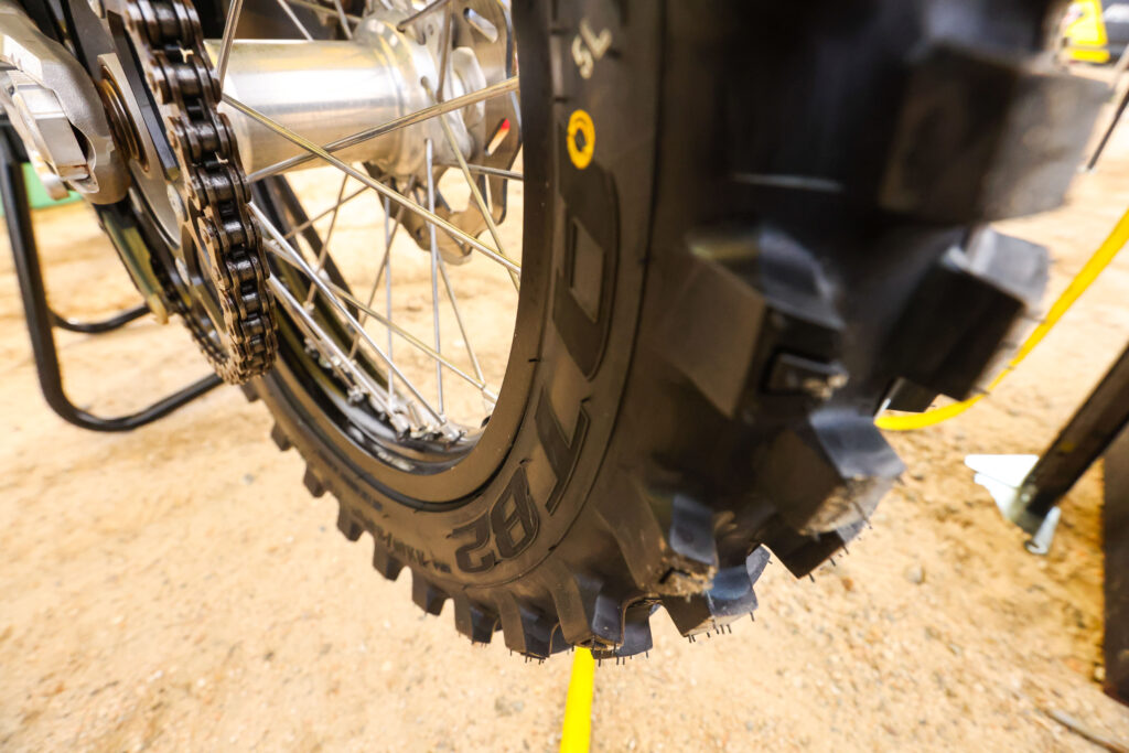 PRODUCT SPOTLIGHT: DUNLOP GEOMAX AT82 - Transmoto