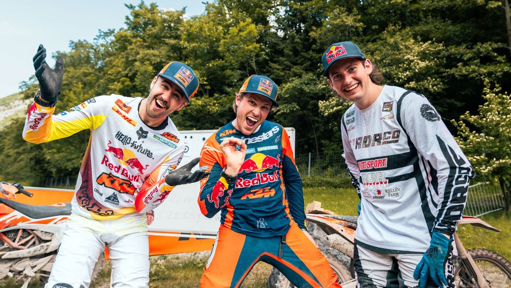 WATCH: WHO'S THE FASTEST KTM RIDER? - Transmoto