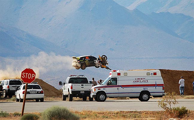 Ricky Carmichael races Ken Block on Top Gear - Transmoto