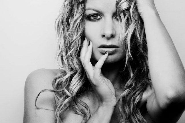 Lisa Leyland - Transmoto