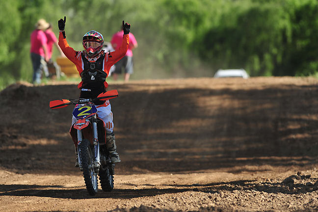 A day at the Women's Motocross Championship - Transmoto